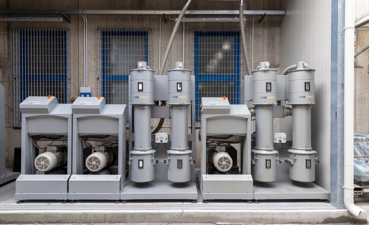 Cyclonic filter: advantages in plastic granule conveying systems - Vismec